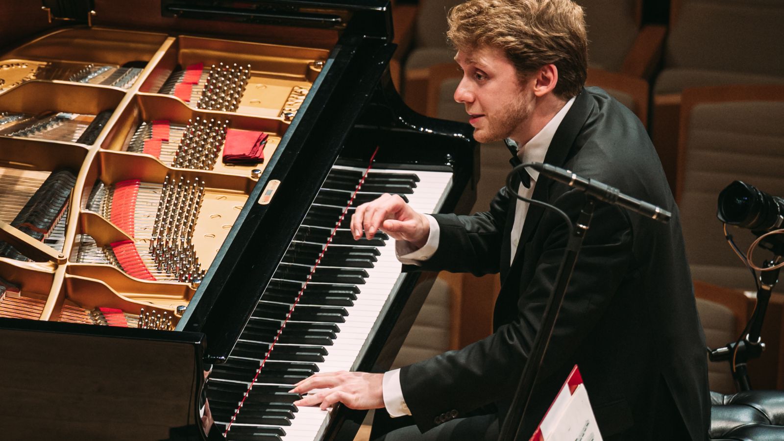 Anthony Ratinov - Steinway & Sons